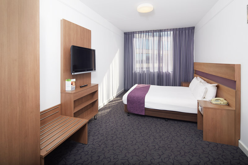 Rooms and SuitesAccommodation in Perth - Perth Ambassador Hotel ...